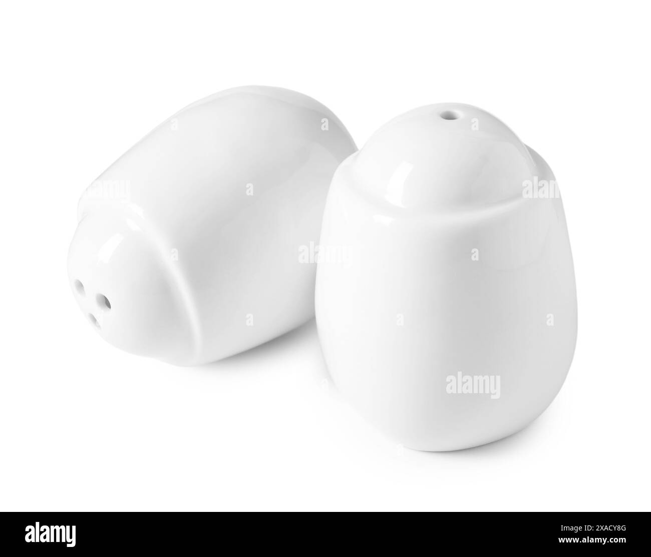 Salt and pepper shakers isolated on white Stock Photo - Alamy