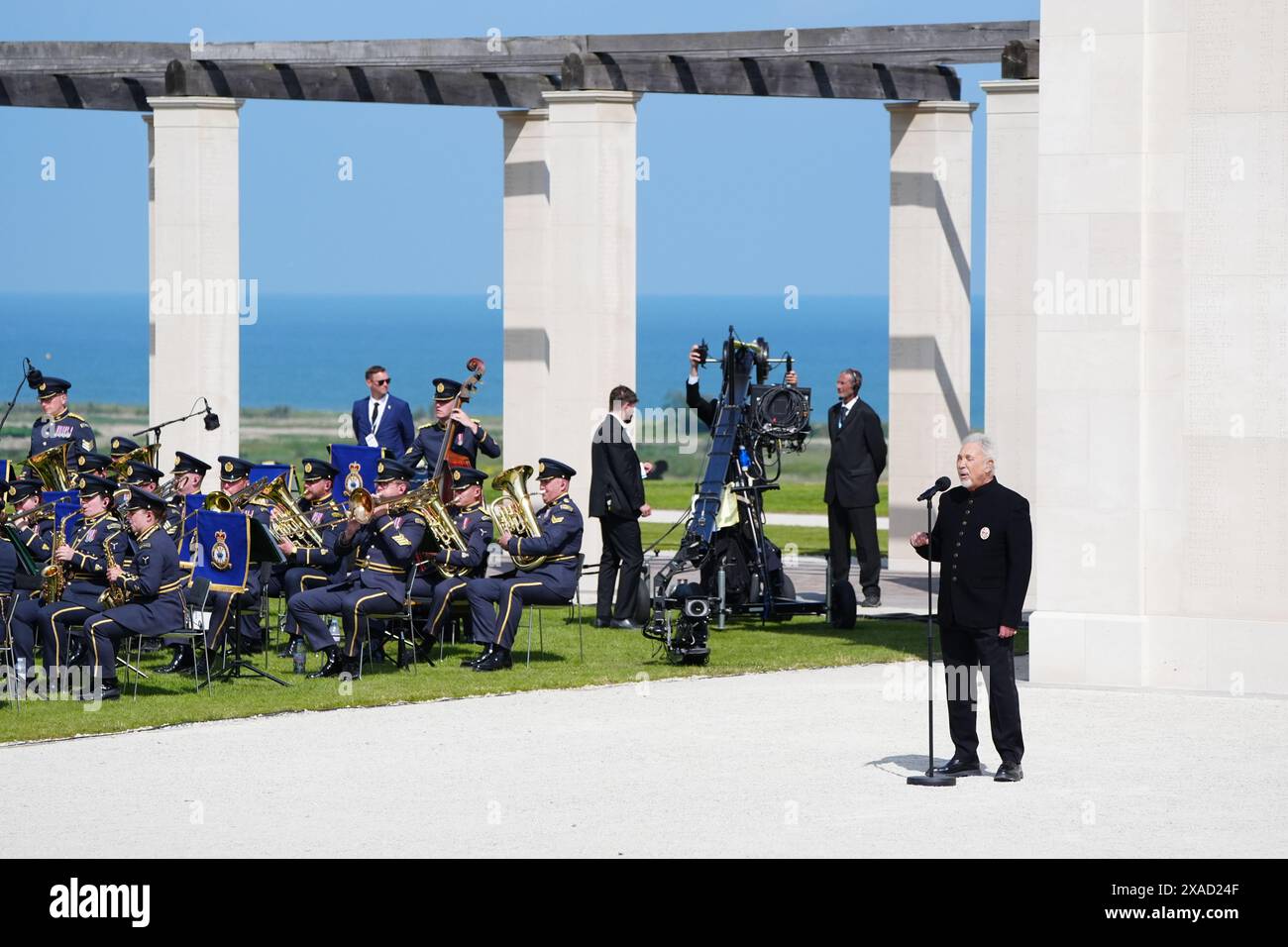 Sir Tom Jones performs during the UK national commemorative event for ...