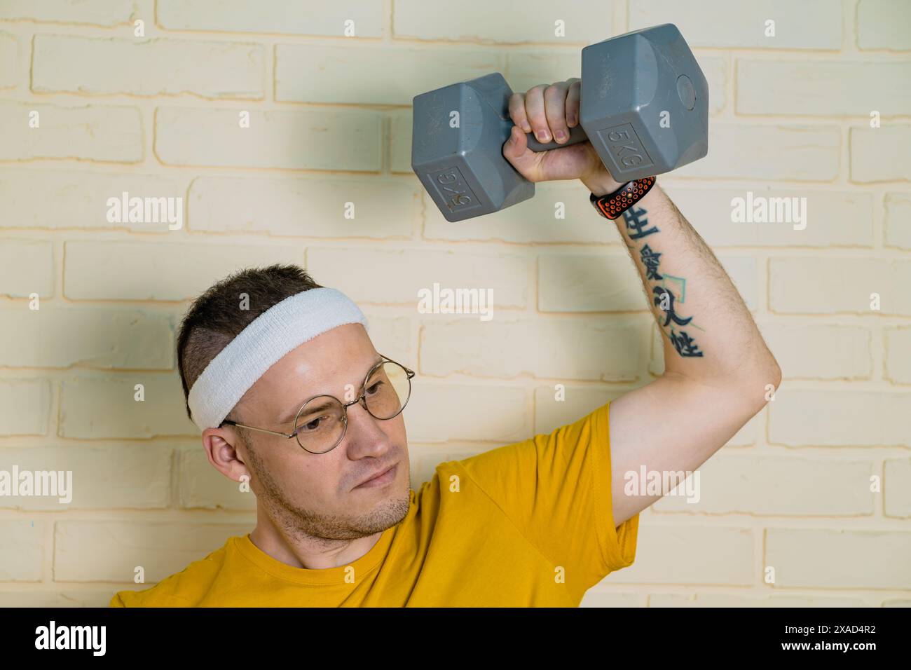 Lifting left arm hi-res stock photography and images - Alamy