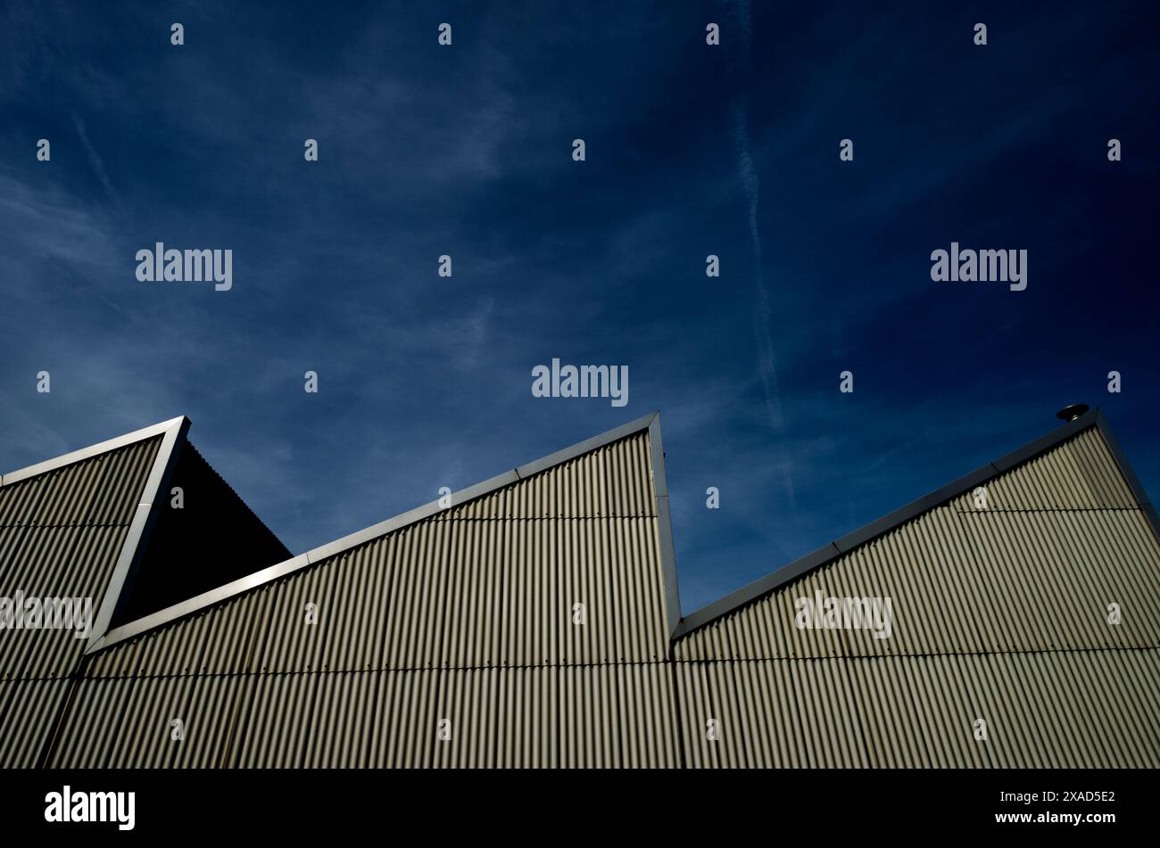 Modern zigzag hi-res stock photography and images - Alamy