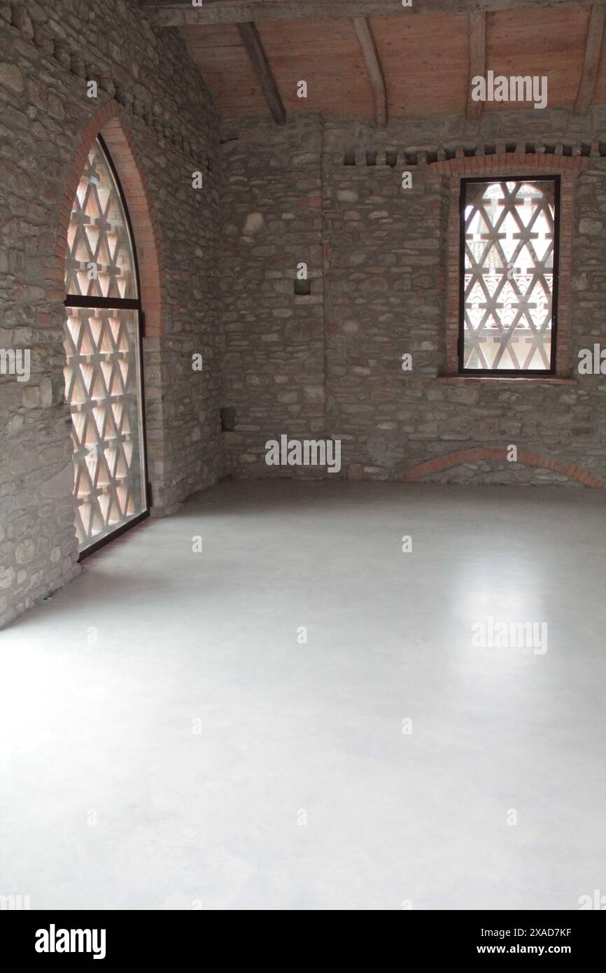 Finestre con gelosie Stock Photo - Alamy