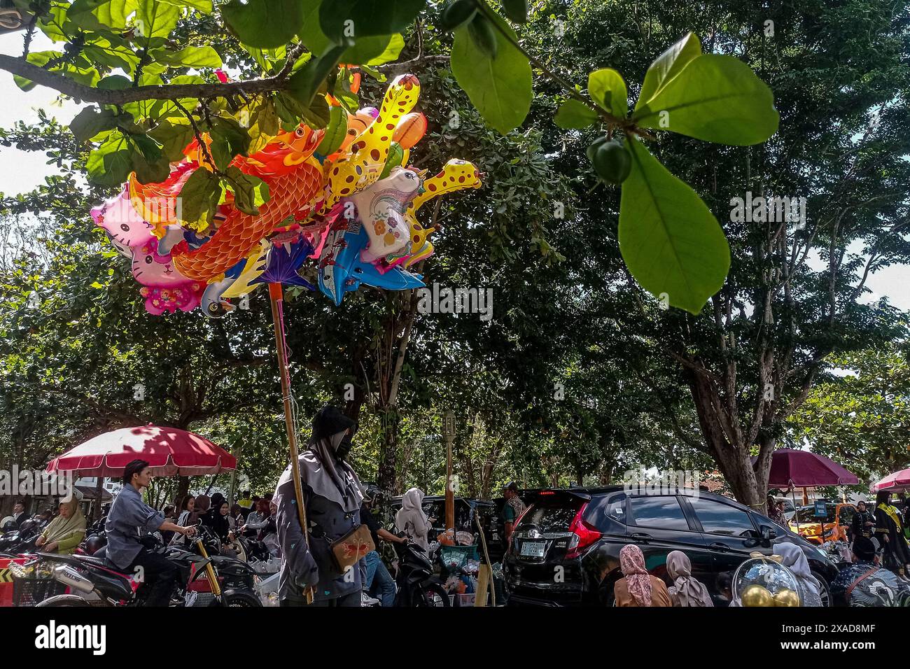 Bantul, Yogyakarta, Indonesia. 6th June, 2024. A street vendor sells ...