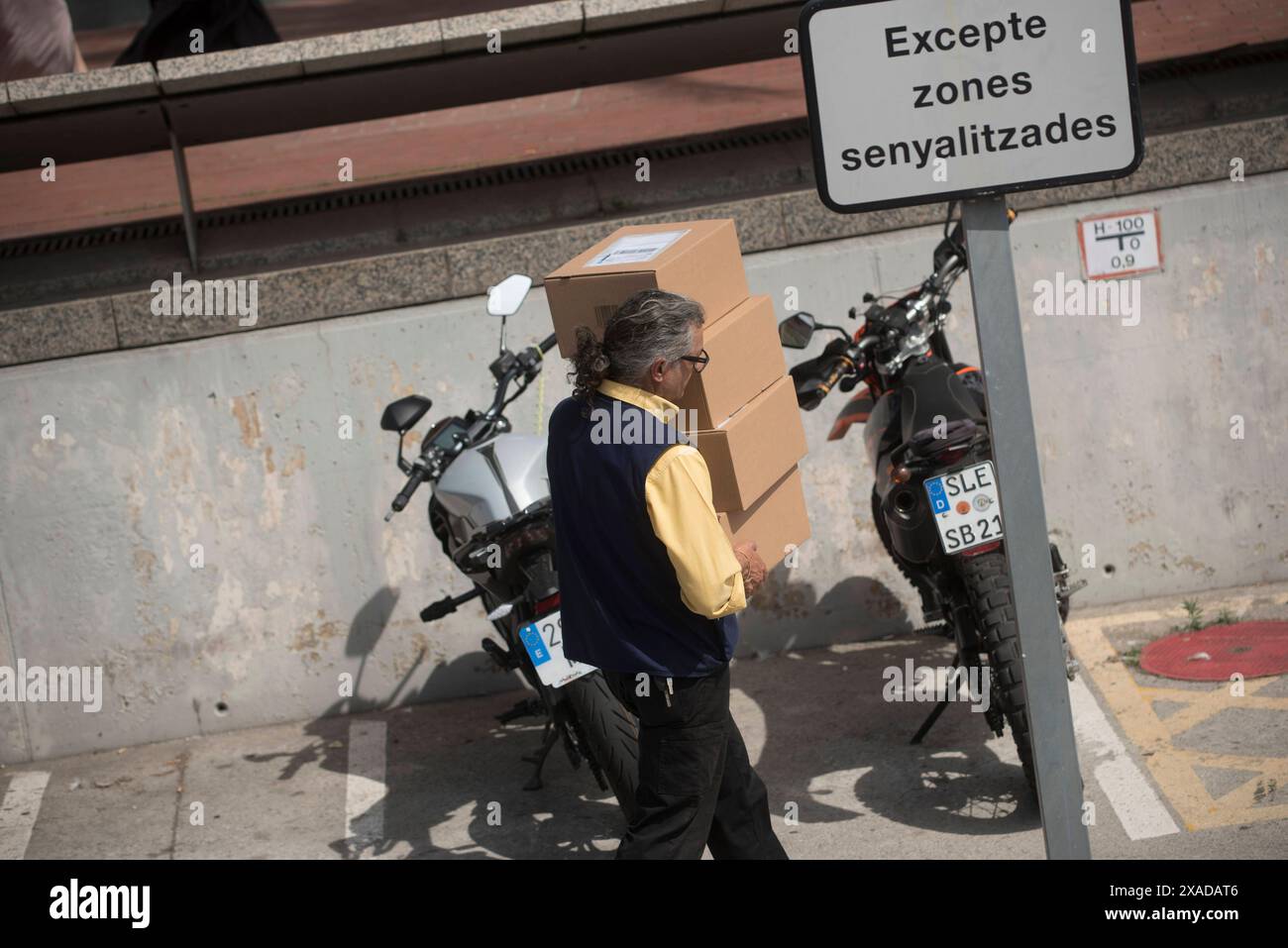 street trading as one of the first marketplaces exists everywhere ...