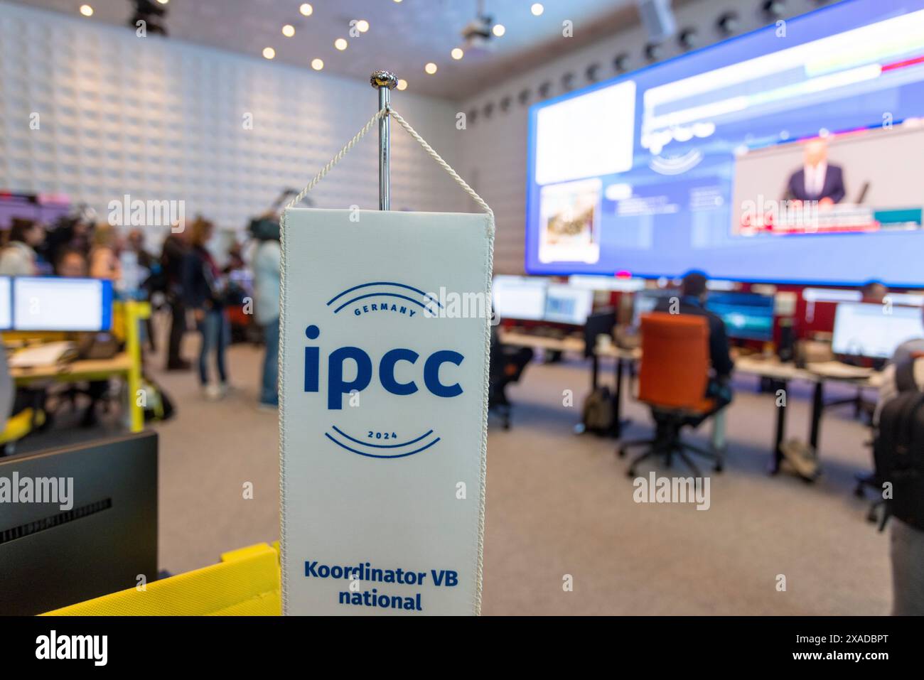 Neuss, Germany. 06th June, 2024. A pennant with the inscription "IPCC ...