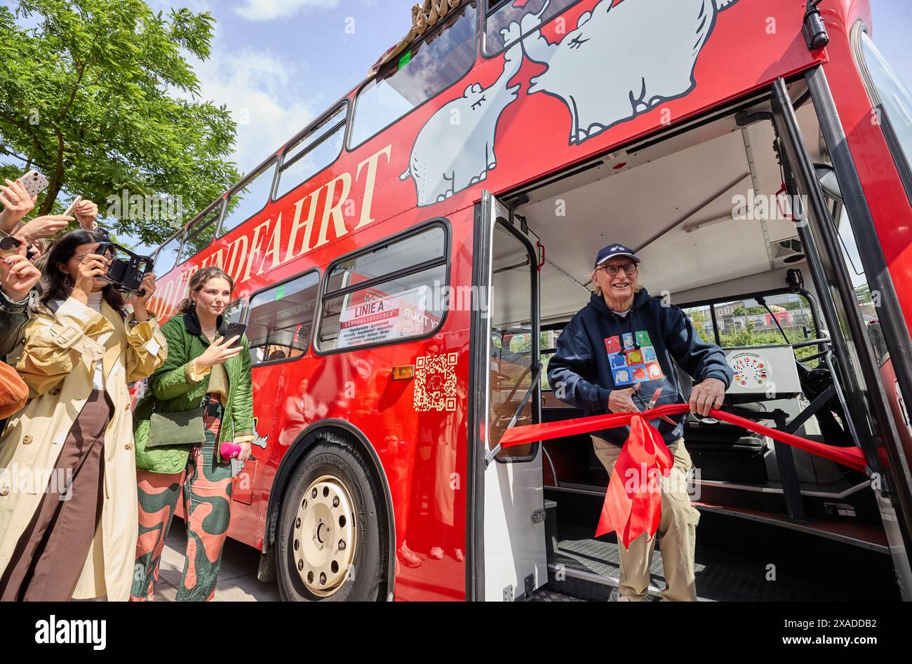 06 June 2024, Hamburg: Otto Waalkes, comedian, cuts a red ribbon on the ...