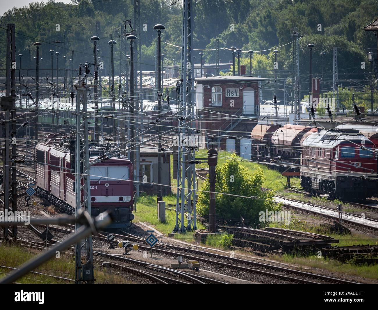 Wustermark/ Elstal im Bundesland Brandenburg Bahnhof sowie Rail ...