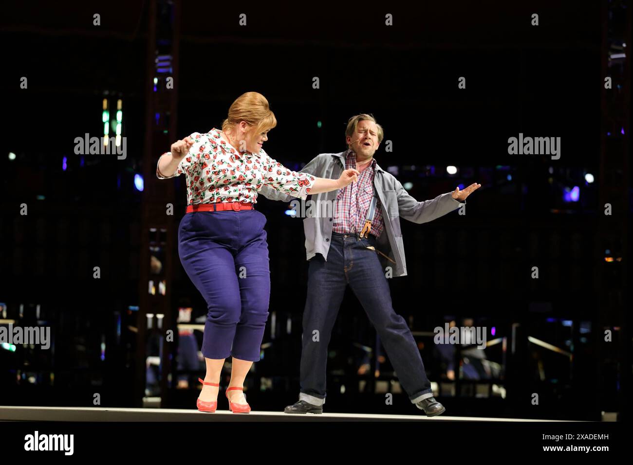 Gisa Flake als Gisela Claus und Nico Holonics als Fred Funke während ...