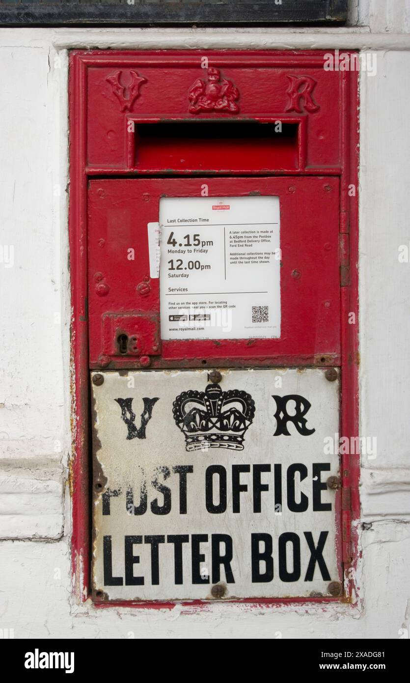 Letter box post office hi-res stock photography and images - Alamy