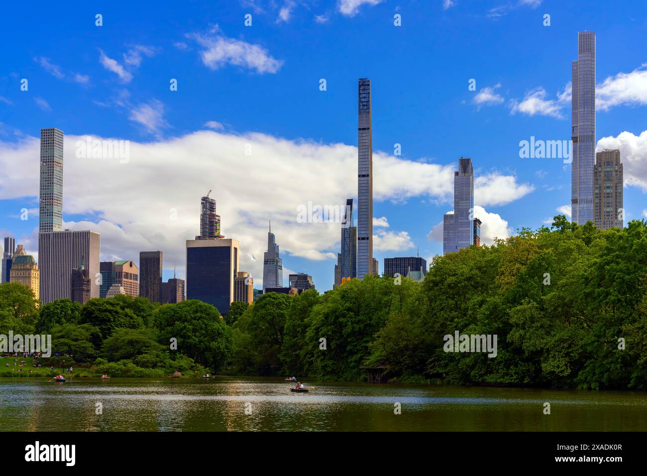View of south Manhattan skyscrapers seen from Cantral Park. New York ...