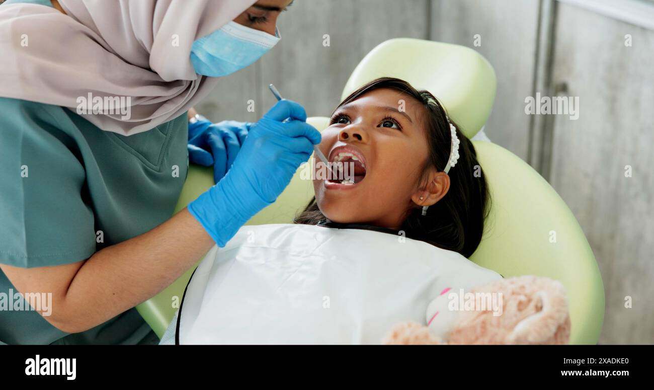 Muslim dentist with kid hi-res stock photography and images - Alamy