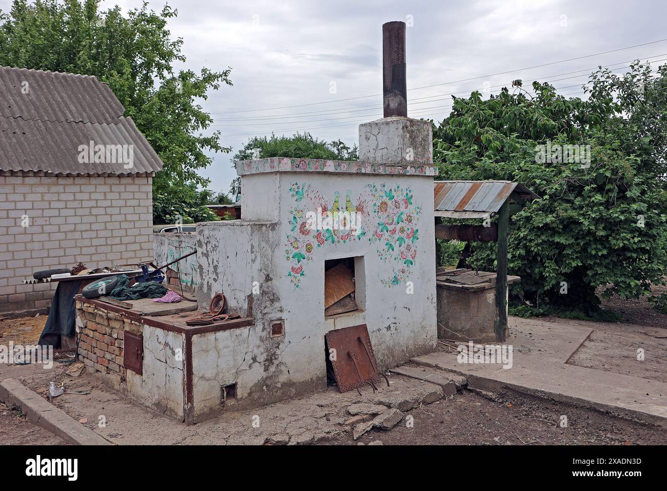 Non Exclusive: PETRYKIVKA, UKRAINE - MAY 29, 2024 - An outdoor stove is ...