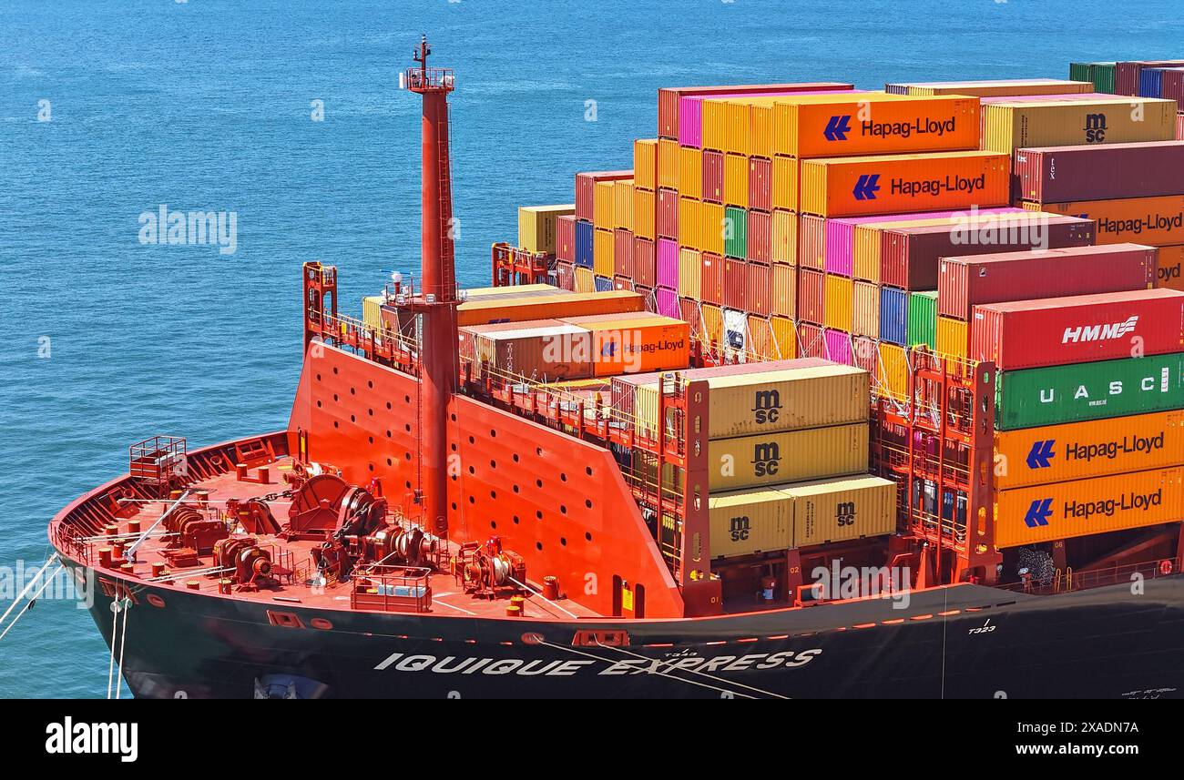 QINGDAO, CHINA - JUNE 6, 2024 - A cargo ship loads cargo at the fully ...