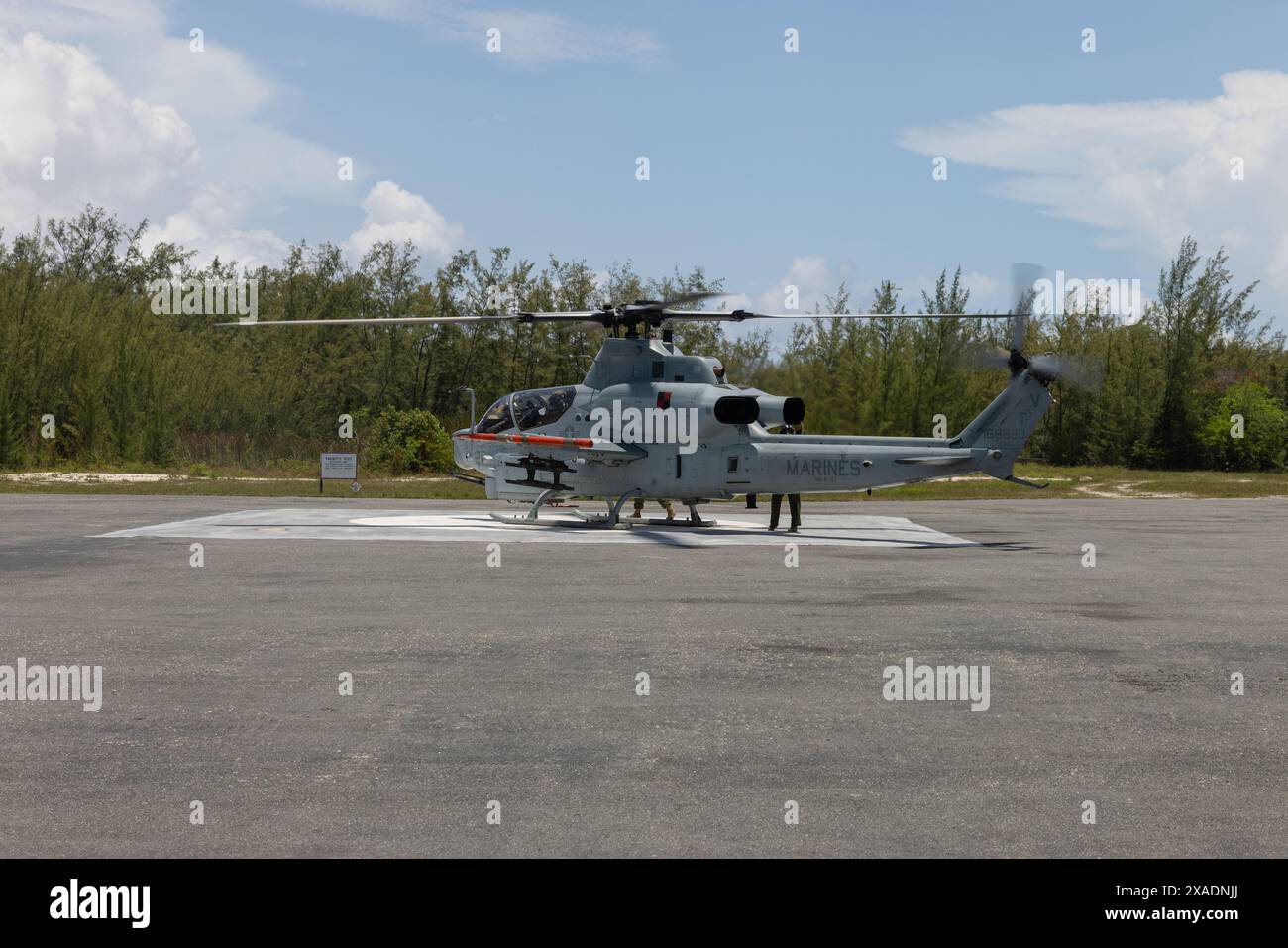 A U.S. Marine Corps AH-1Z Viper with Marine Light Attack Helicopter ...