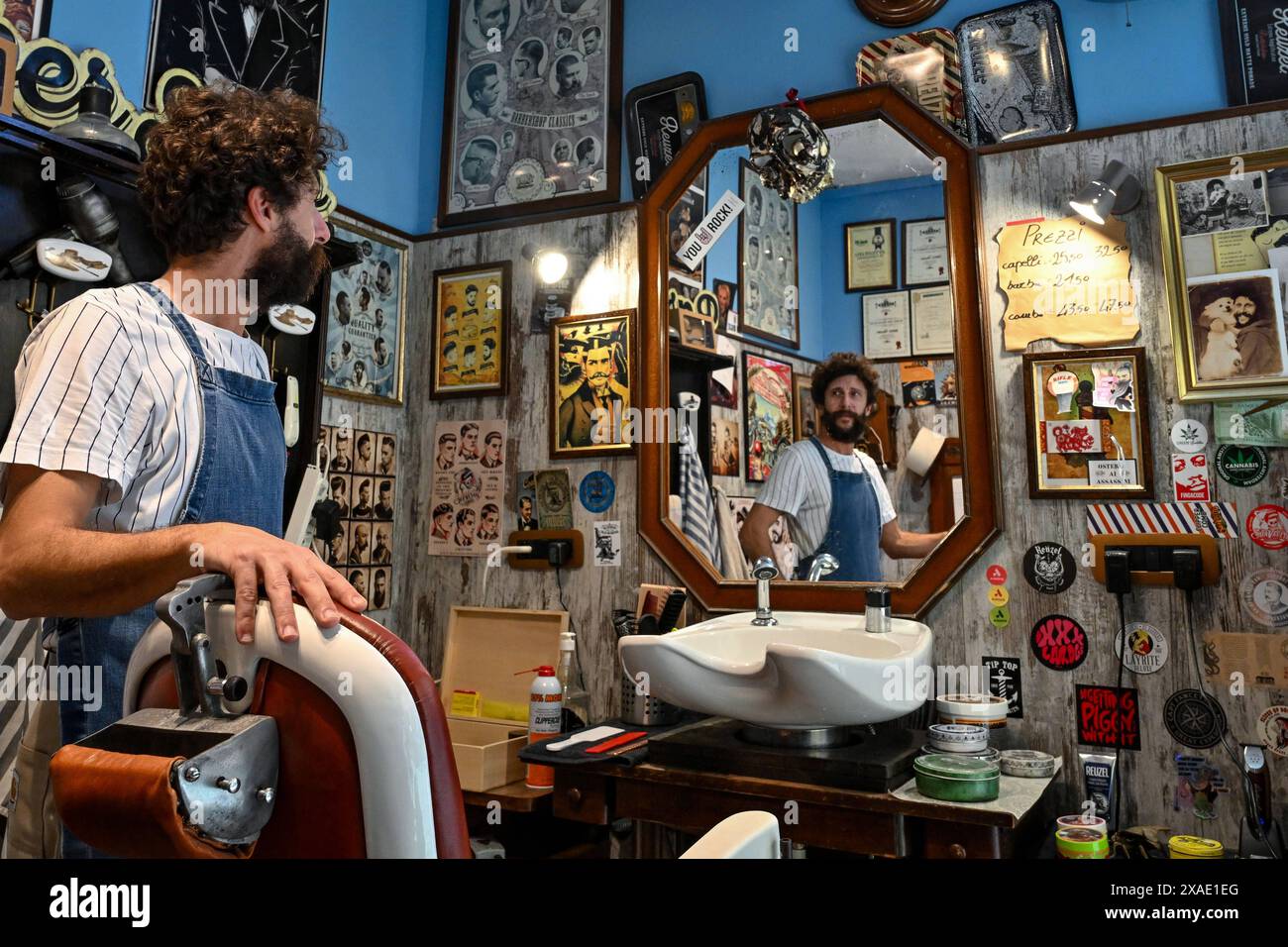 Friseur italien hi-res stock photography and images - Alamy