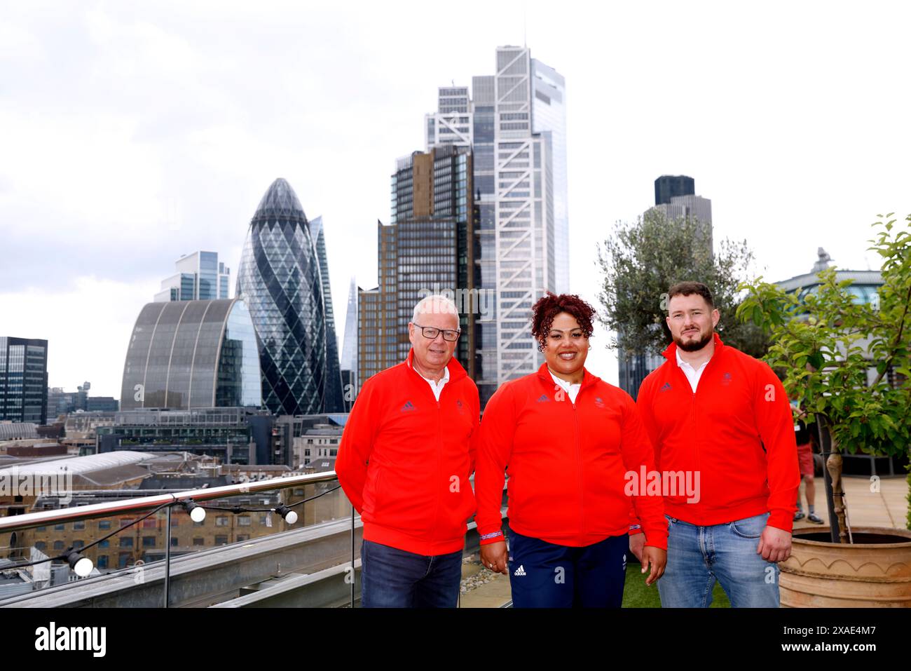 Team GB's Emily Campbell (centre), Chef de Mission Mark England (left ...