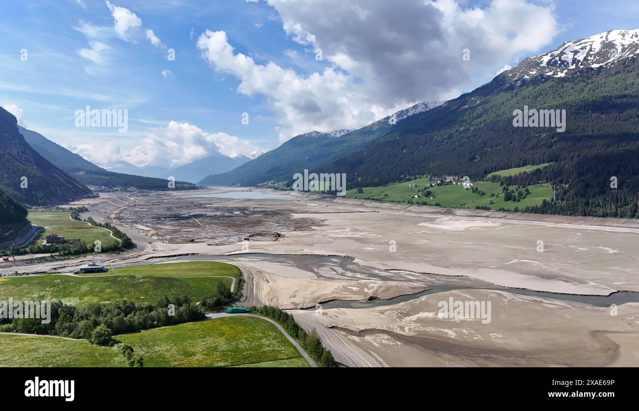Reschensee, Südtirol, Italien 06. Juni 2024: Hier der Blick auf den ...