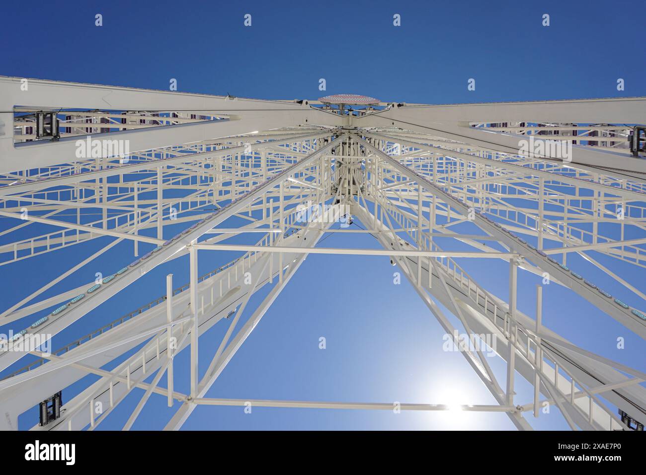 Ferris wheel symmetry hi-res stock photography and images - Alamy
