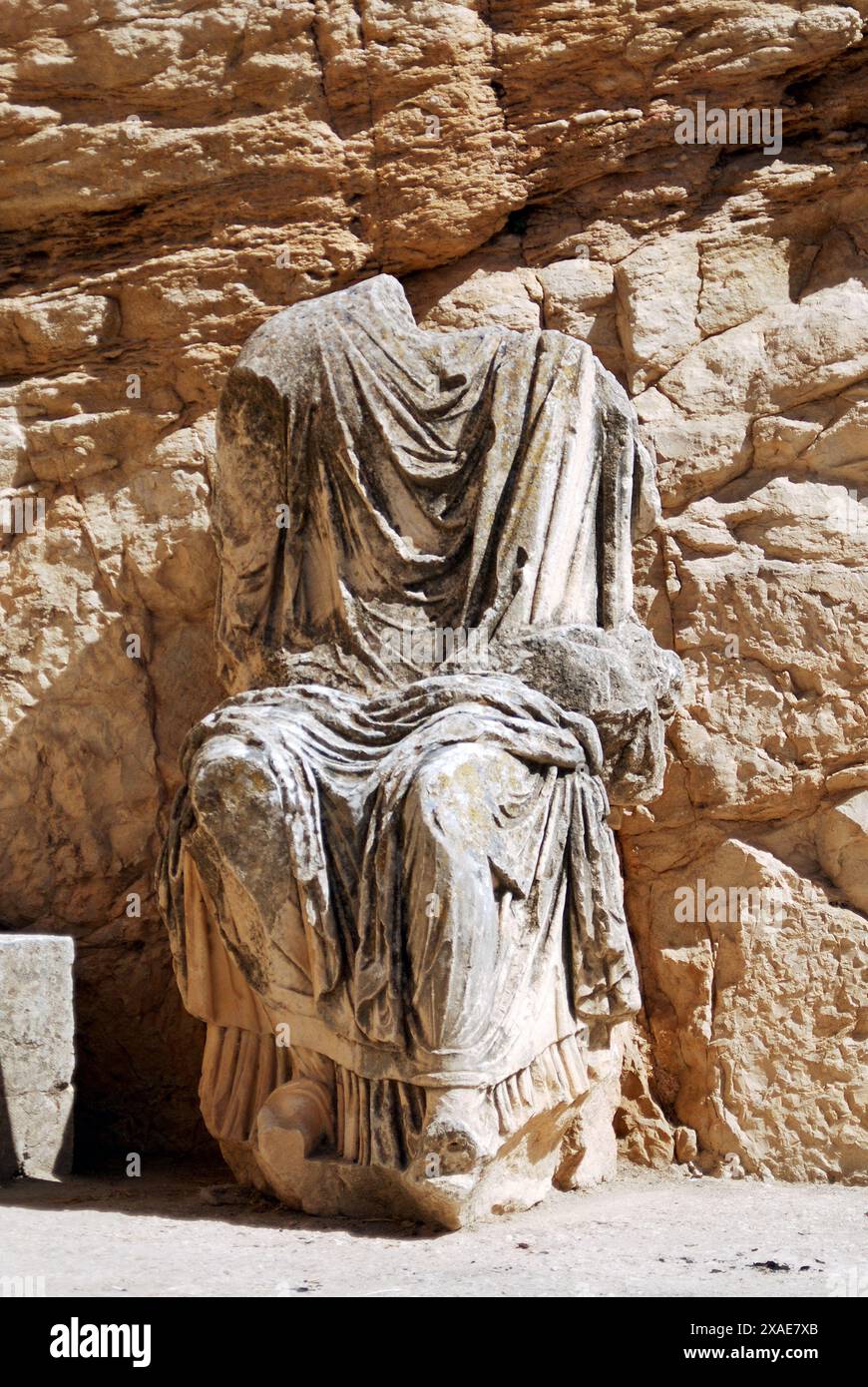Headless roman statue hi-res stock photography and images - Alamy