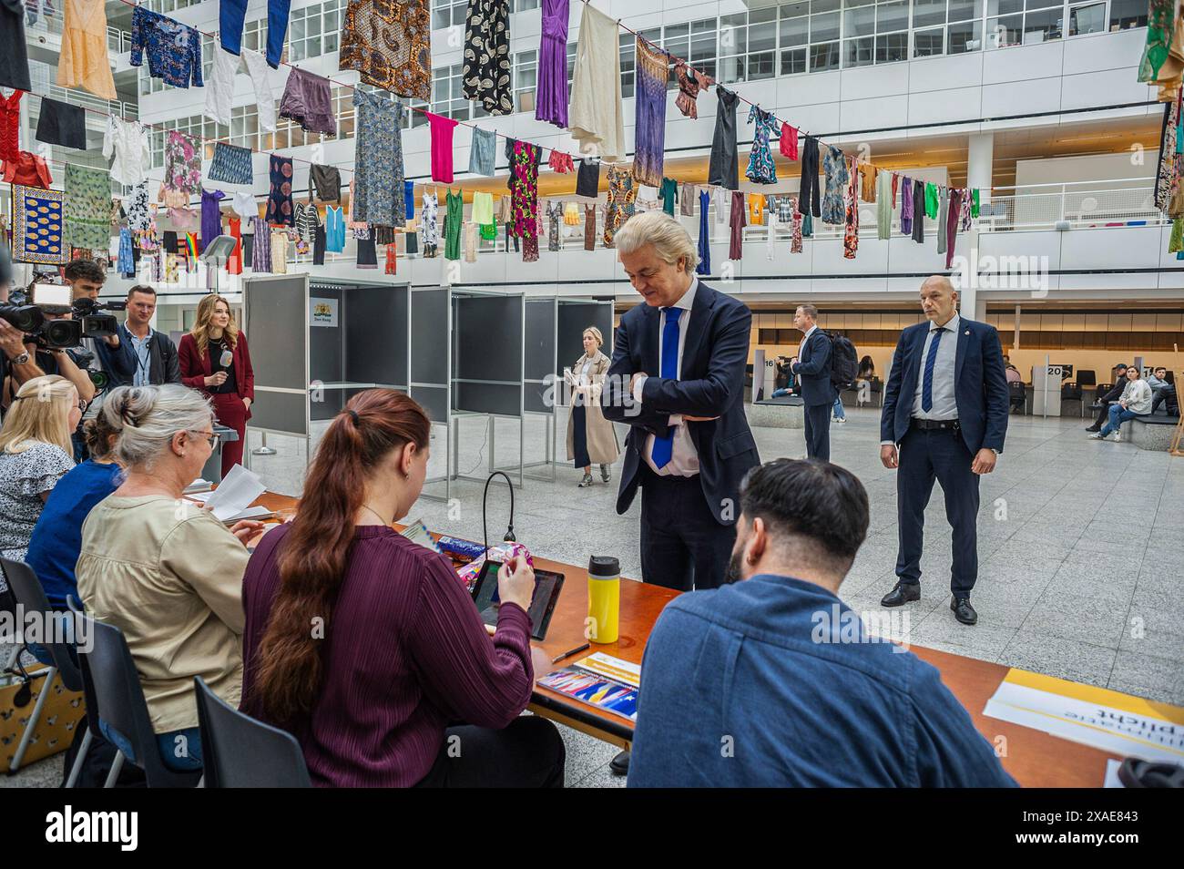PVV leader Geert Wilders, cast his vote this morning in the town hall ...