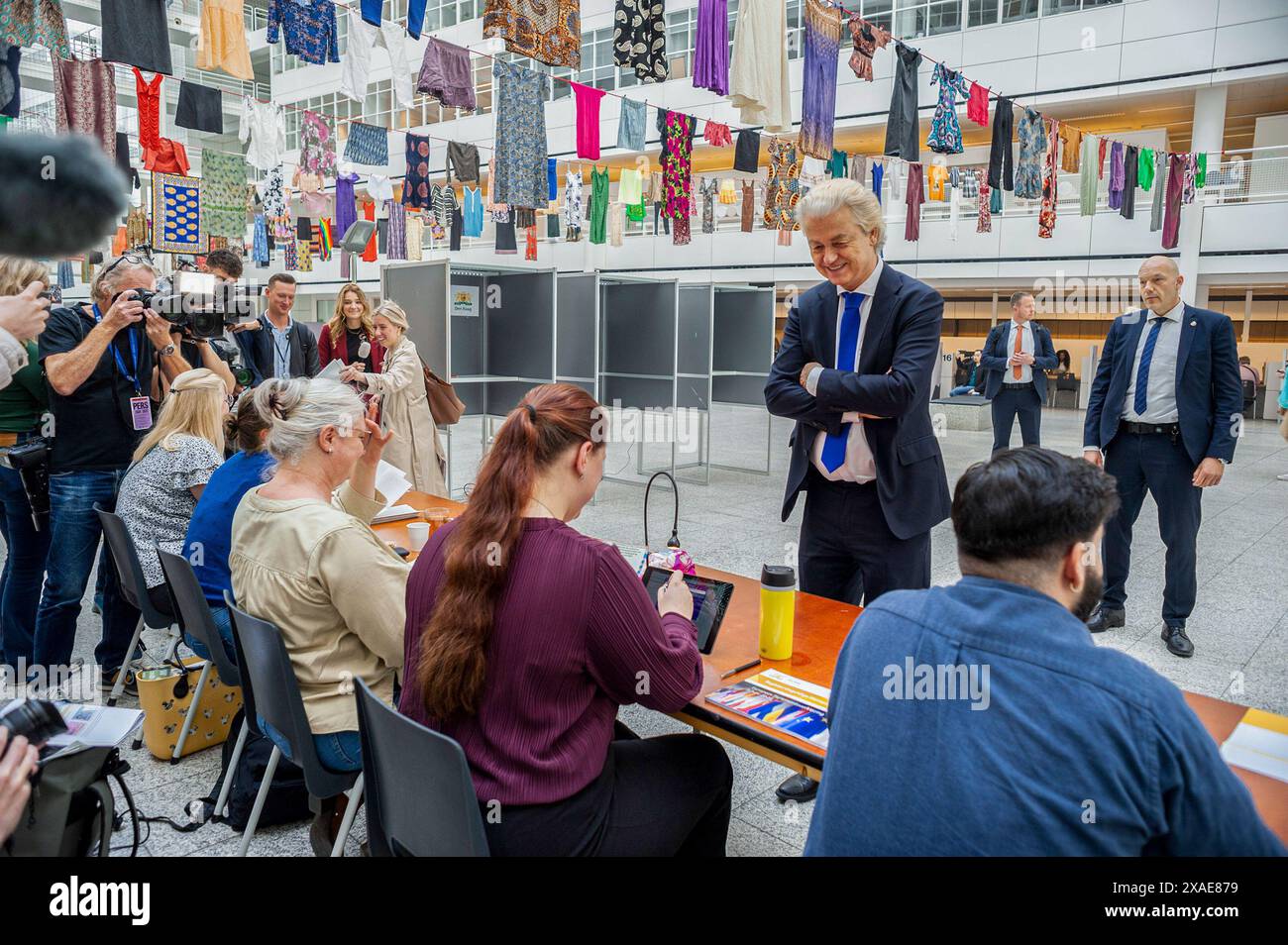 PVV leader Geert Wilders, cast his vote this morning in the town hall ...