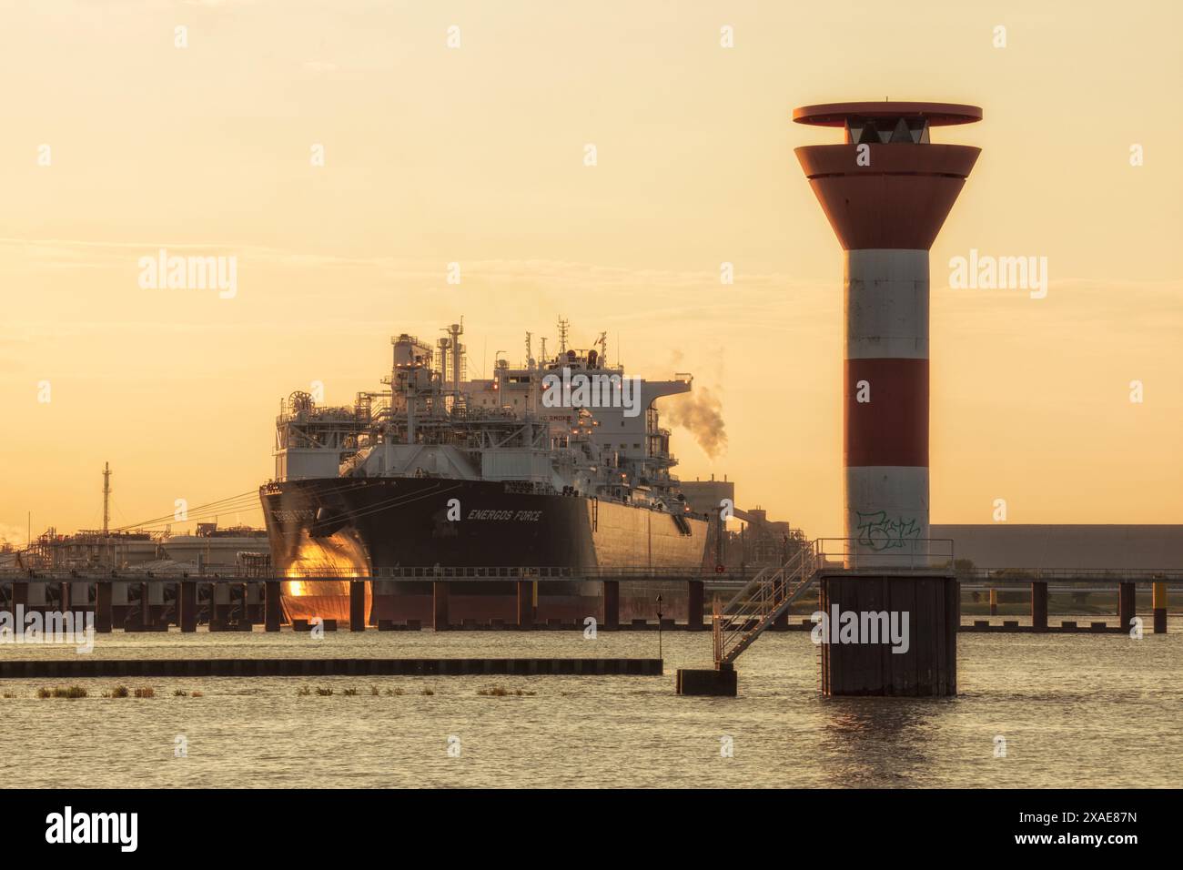 Lng gas hi-res stock photography and images - Alamy