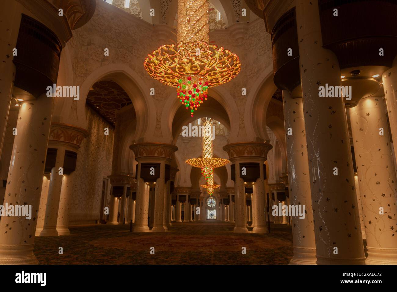 interior view of Sheikh Zayed Grand Mosque in Abu Dhabi, United Arab ...