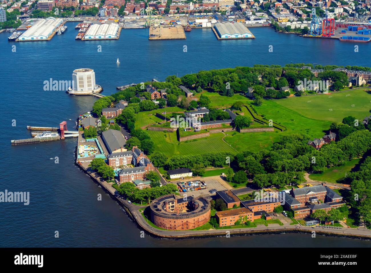 Governors island new york aerial hi-res stock photography and images - Alamy