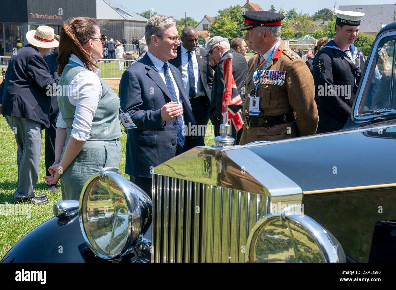 Labour Party leader Sir Kier Starmer talking to General Mike Caldicott ...