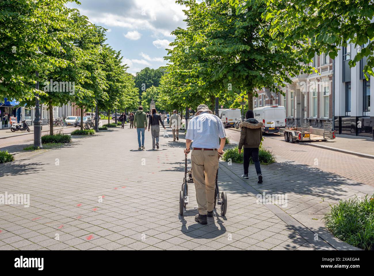 Old man walking bent hi-res stock photography and images - Alamy