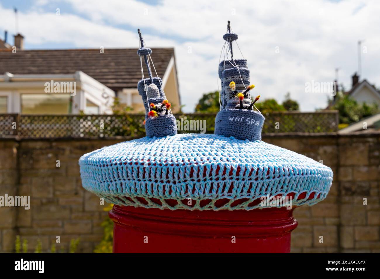 Poole, Dorset, UK. 6th June 2024. Postbox topper tribute to commemorate ...