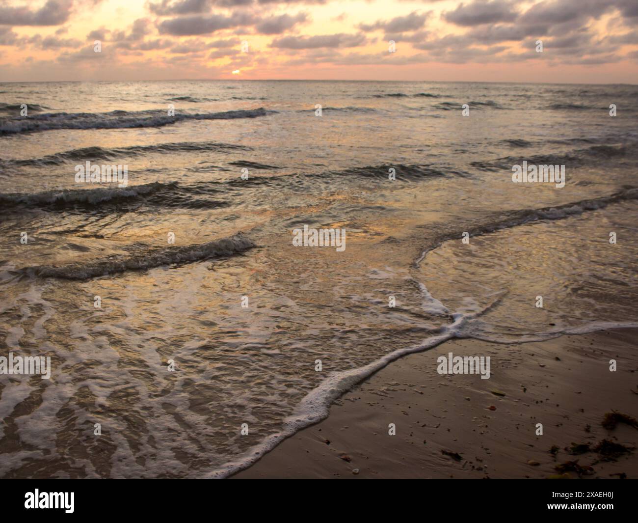 Dawn over the Mozambique channel as seen from the beach at Inhassoro in ...