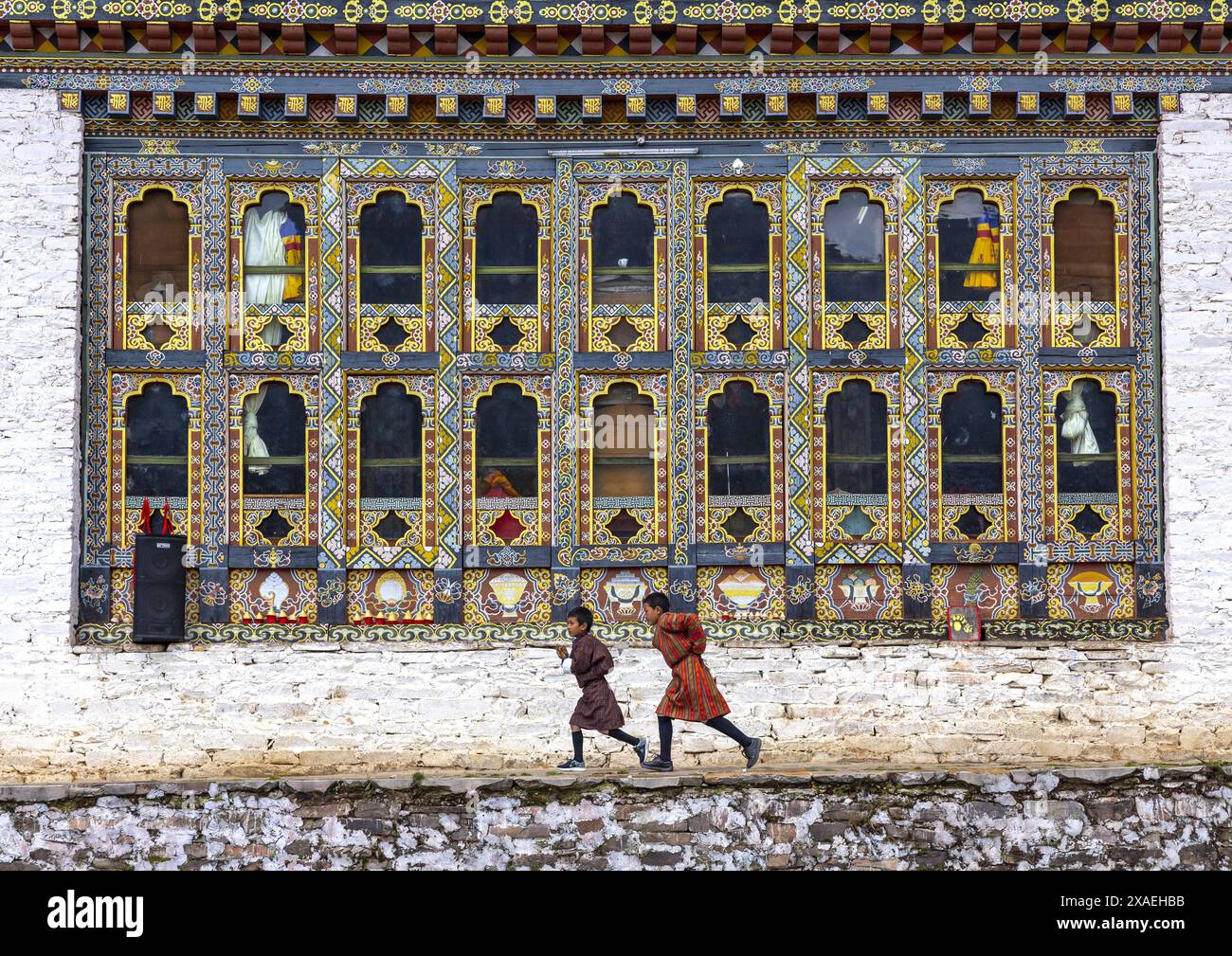 Bhutanese children running in Ura Lhakhang monastery, Bumthang, Ura ...