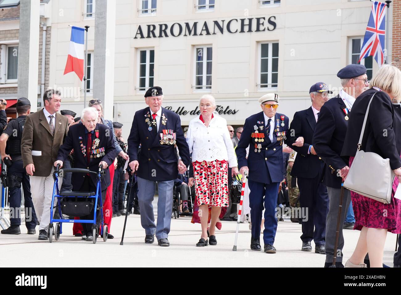 Veterans Albert Keir (second left), Eugenius Nead (third left), Alec ...