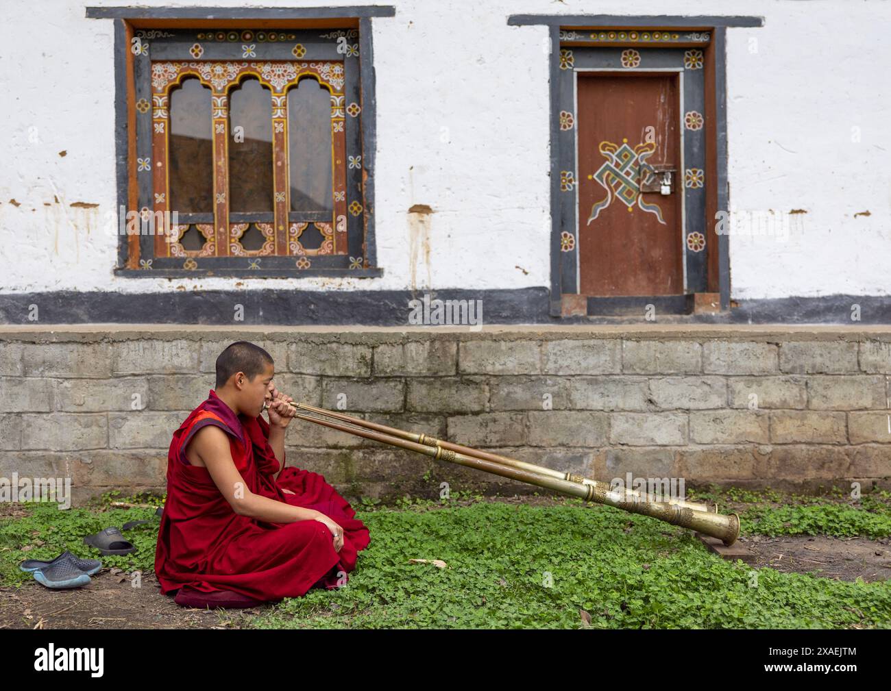 Bhutanese novices monks playing horns in Nyenzer Lhakhang, Thedtsho ...