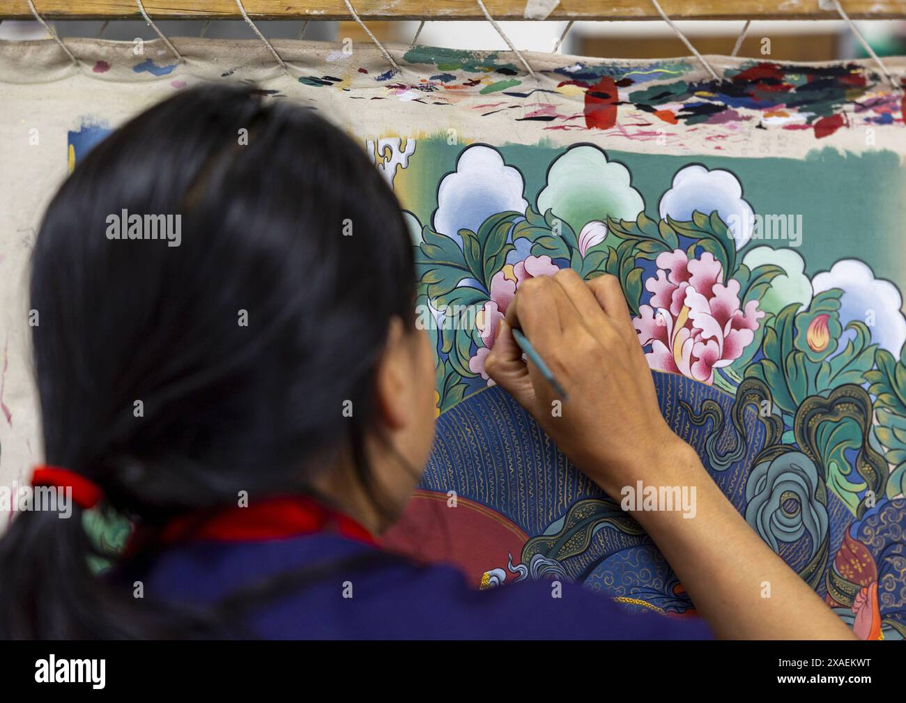 LhaZo art of painting of a thangka in Zorig Chosum, Chang Gewog ...