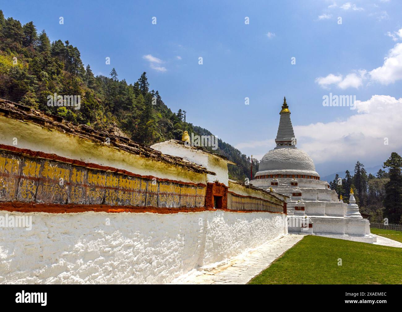 Bhutan chendebji chorten hi-res stock photography and images - Alamy