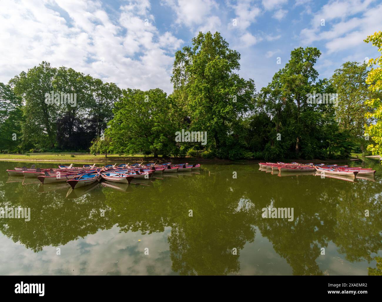 Lake Daumesnil in the Bois de Vincennes, Paris, France Stock Photo - Alamy