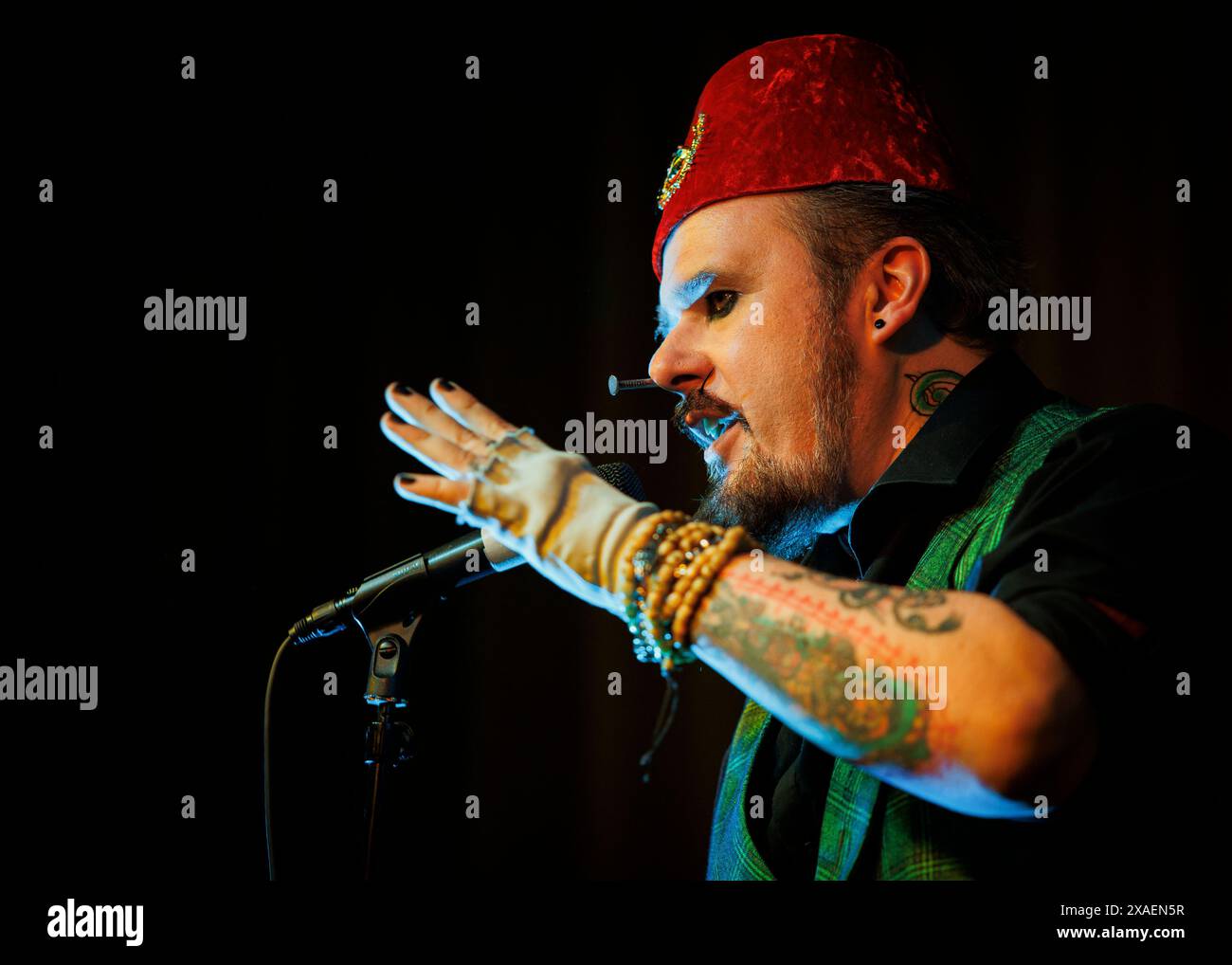 Bloody Bones Freakshow Performer, Human Menagerie Cabaret Show ...