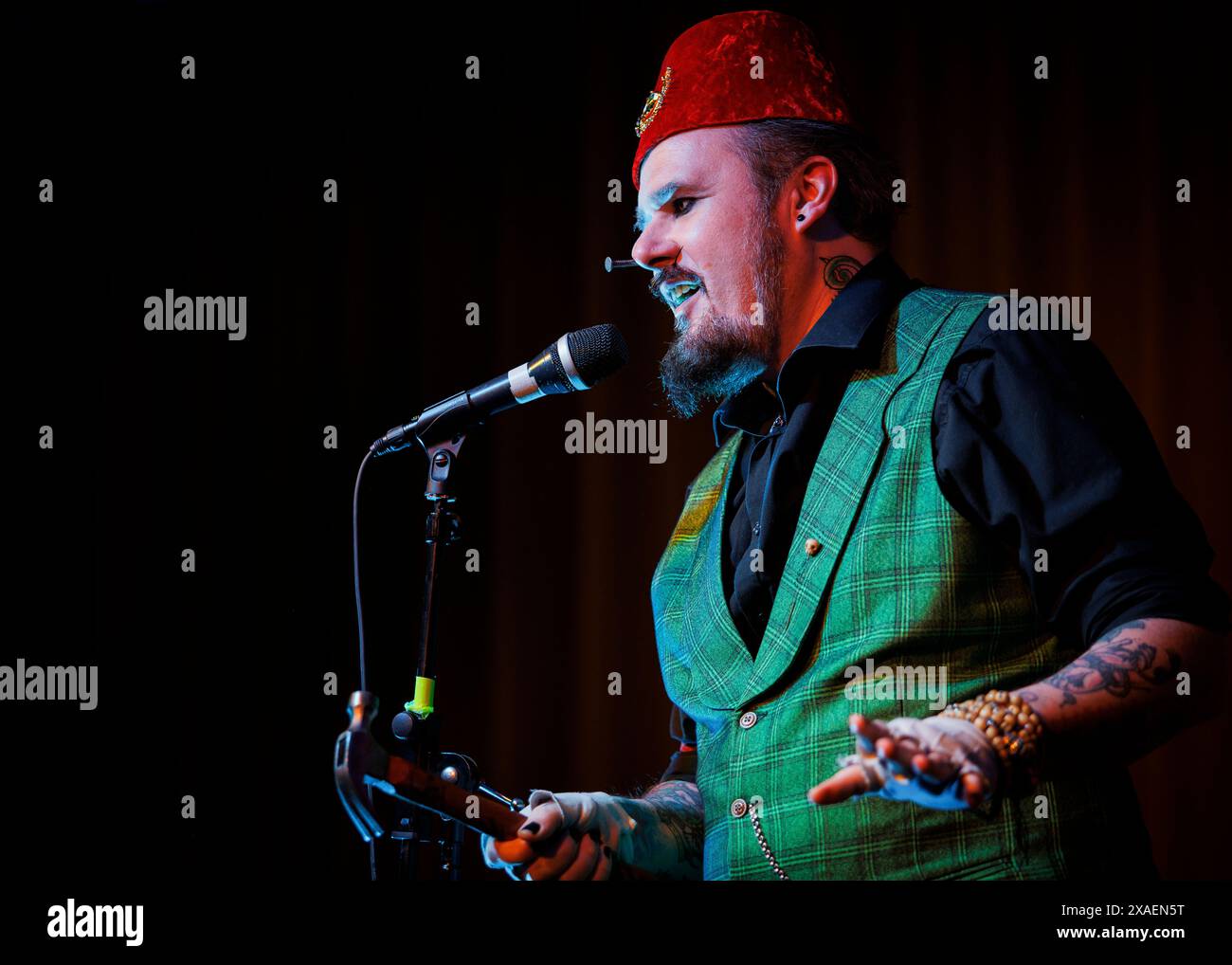 Bloody Bones Freakshow Performer, Human Menagerie Cabaret Show ...