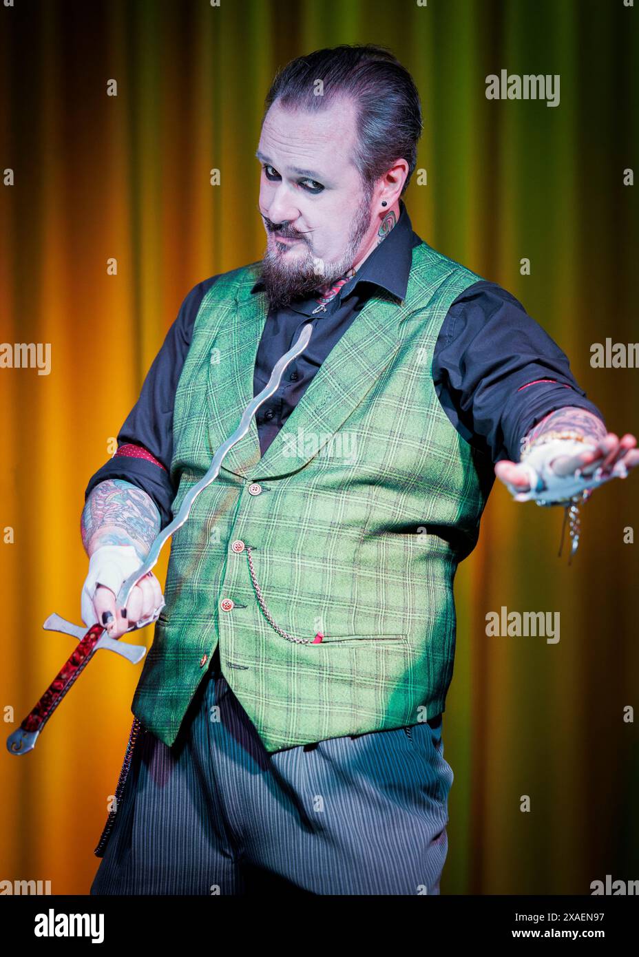 Bloody Bones Freakshow Performer, Human Menagerie Cabaret Show ...