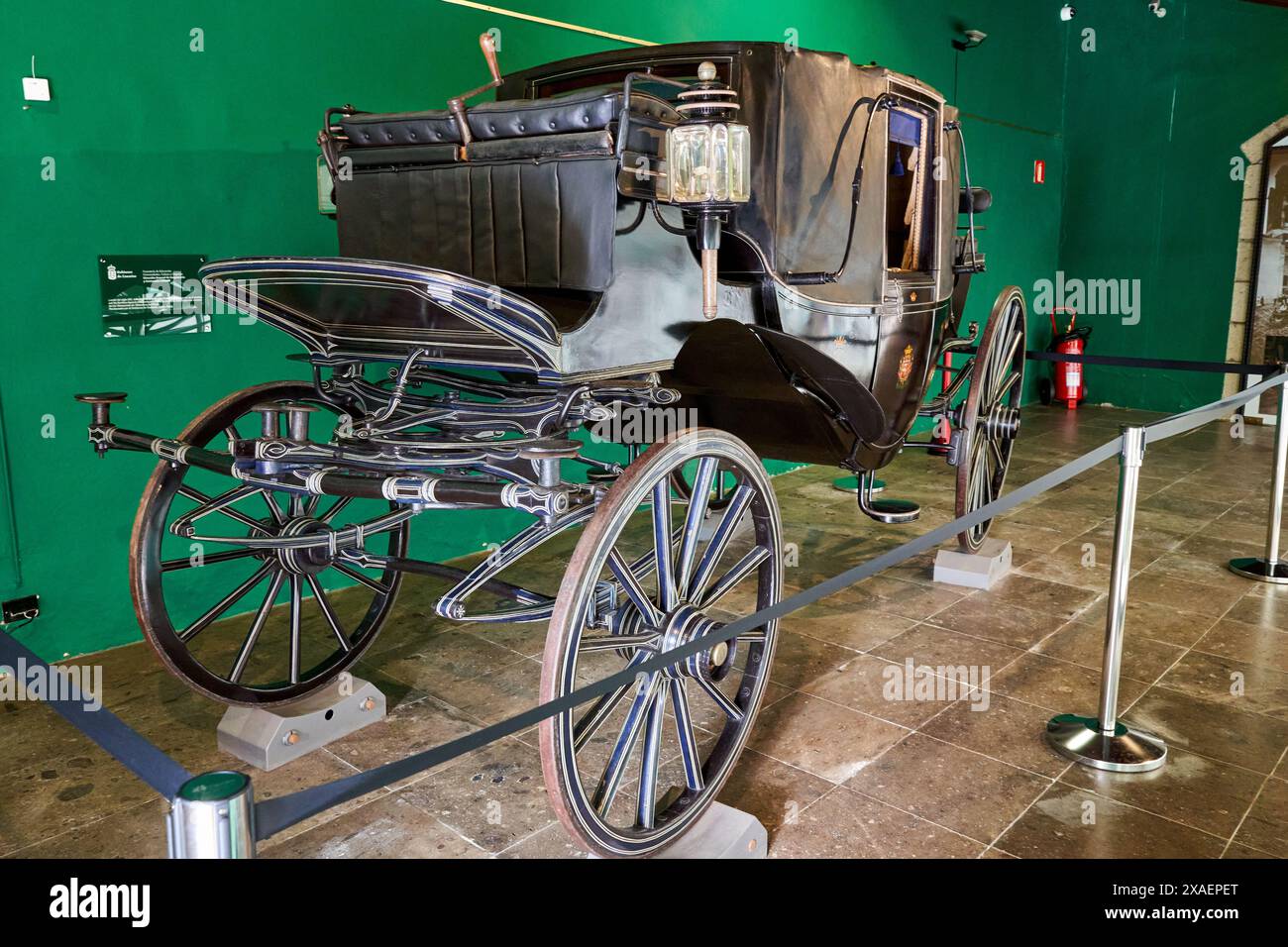 Victorian wagon carriage interior hi-res stock photography and images ...