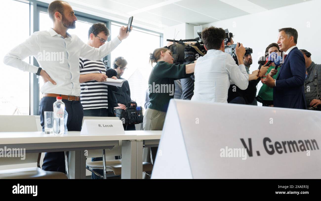 Prime Minister Alexander De Croo and Audi Brussels CEO Volker Germann ...