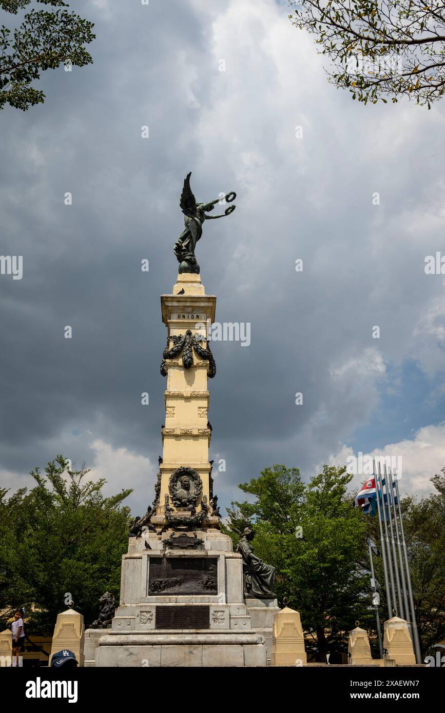 Monument to the Heroes, designed by Francisco Durini Cáseres, and ...