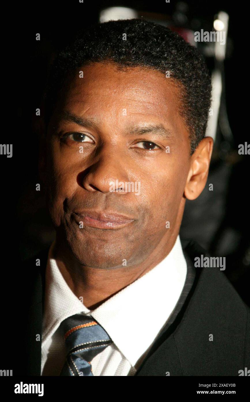 Denzel Washington attends the premiere of "Inside Man" at Ziegfeld ...