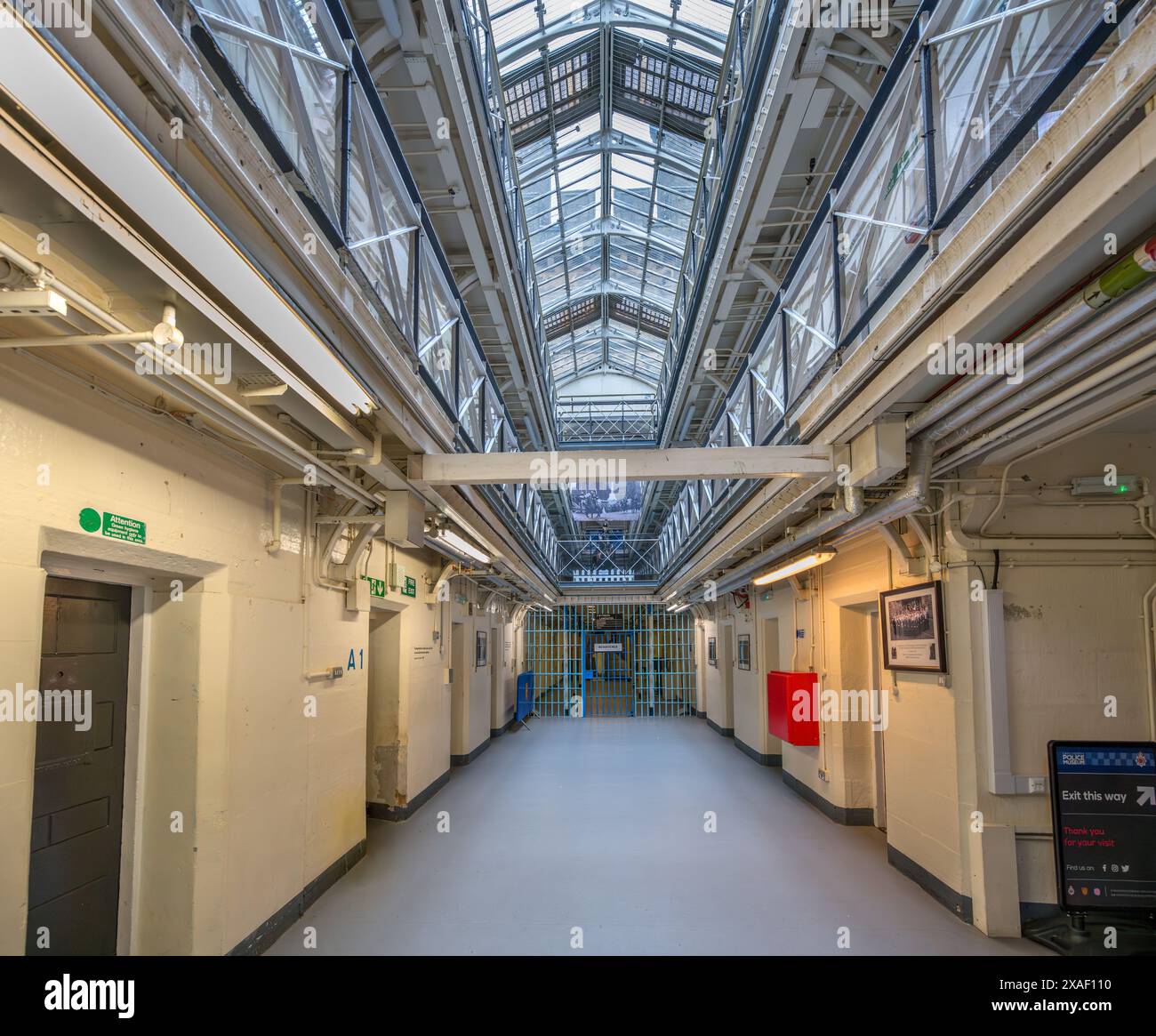 Prison cell uk hi-res stock photography and images - Alamy