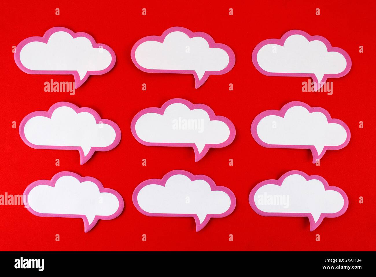 Speech bubble outline hi-res stock photography and images - Alamy