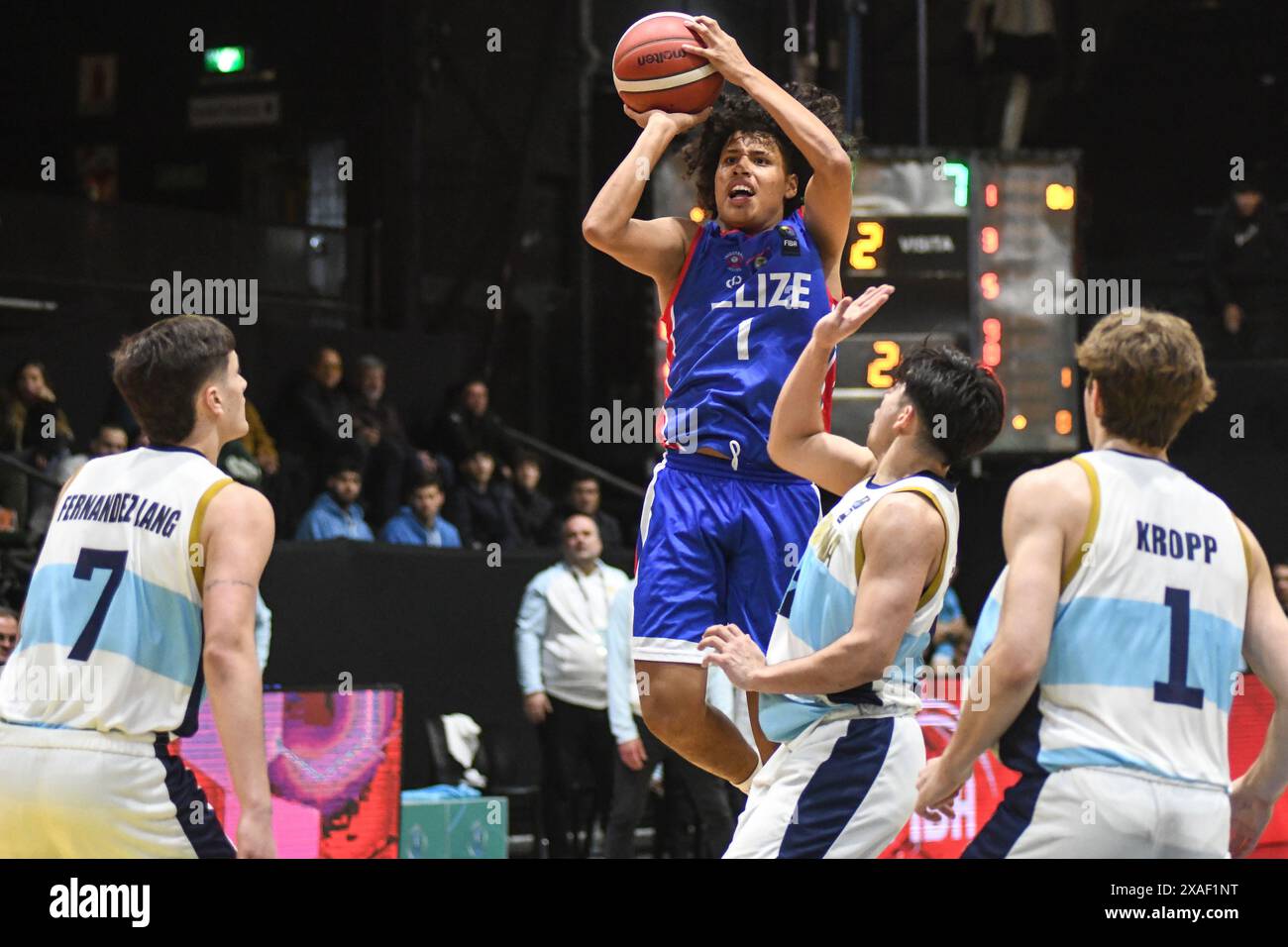 Elijah favela basketball hi-res stock photography and images - Alamy