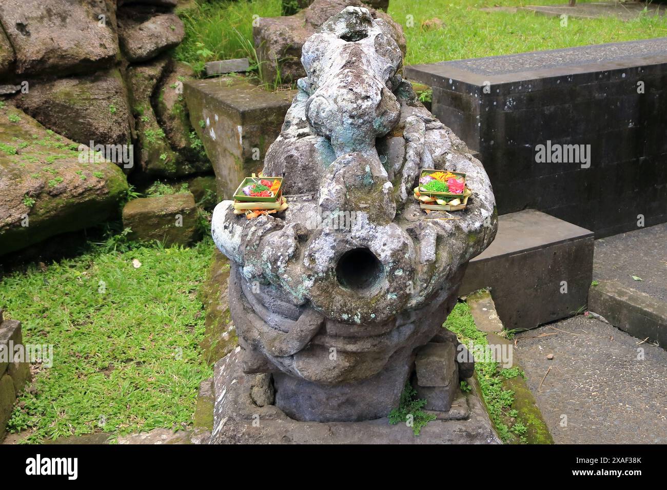 Canang Sari, the Traditional balinese offerings to gods in Bali with ...