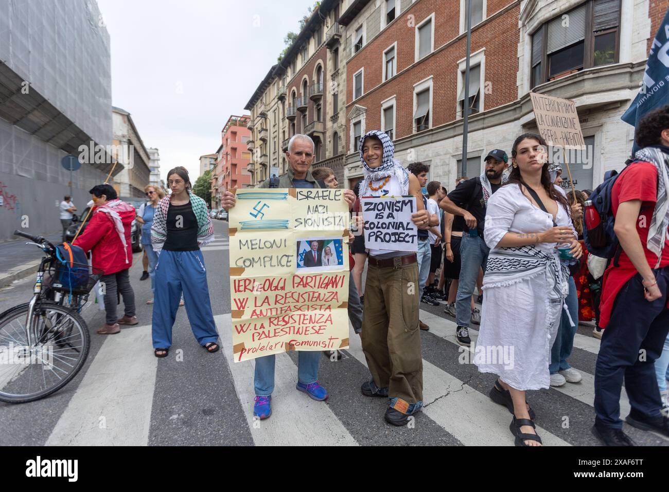 Milano, Italia. 06th June, 2024. Presidio Antisionista fuori dal Teatro ...
