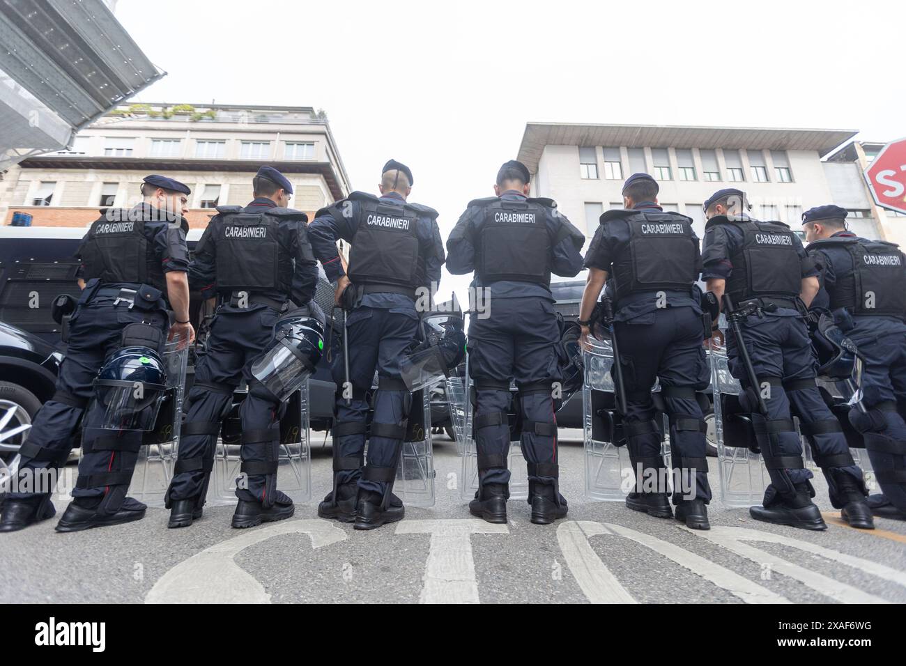 Milano, Italia. 06th June, 2024. Presidio Antisionista fuori dal Teatro ...